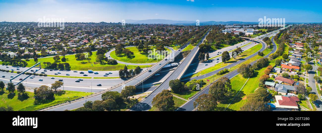 Driving intersection new zealand hi-res stock photography and images ...