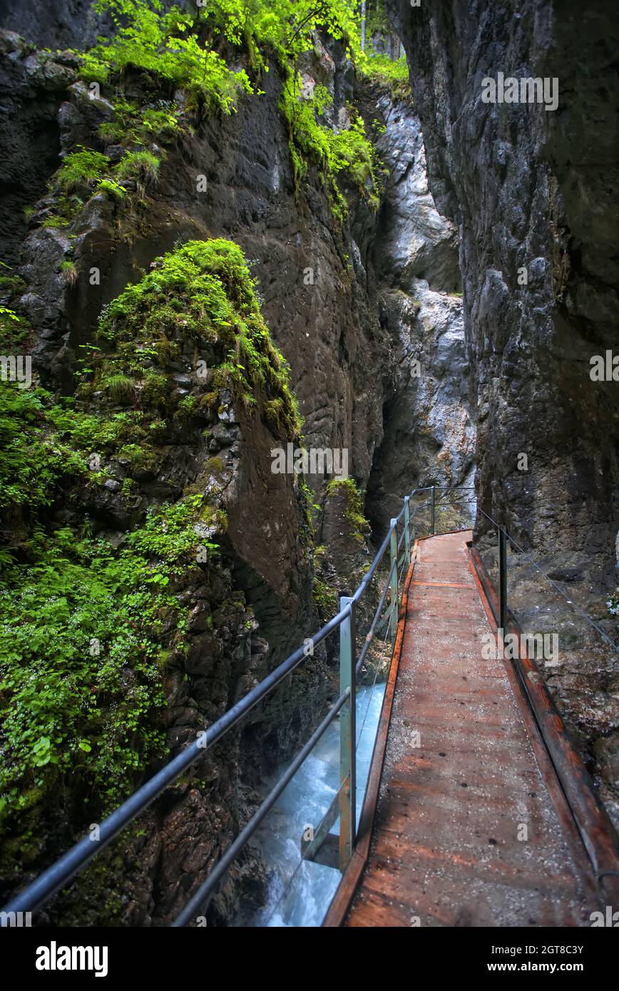 Rope bridge over rocks hi-res stock photography and images - Alamy