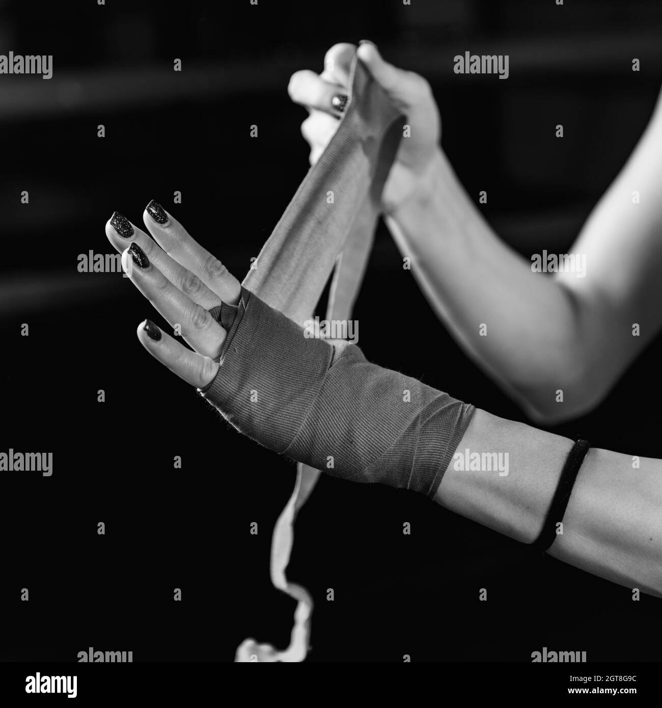 Wrapping Hands For Box Stock Photo - Alamy