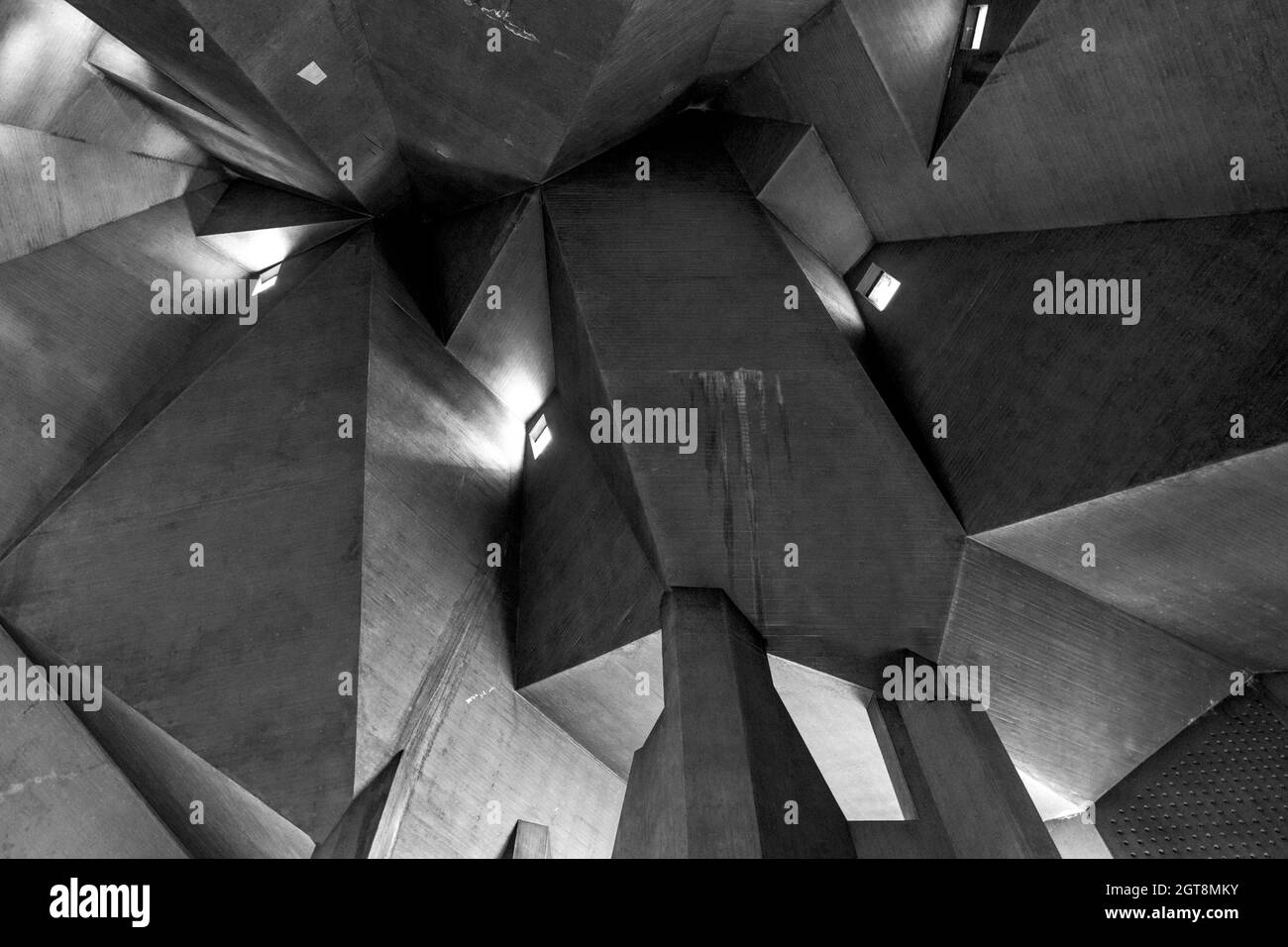 Brutalist form hi-res stock photography and images - Alamy