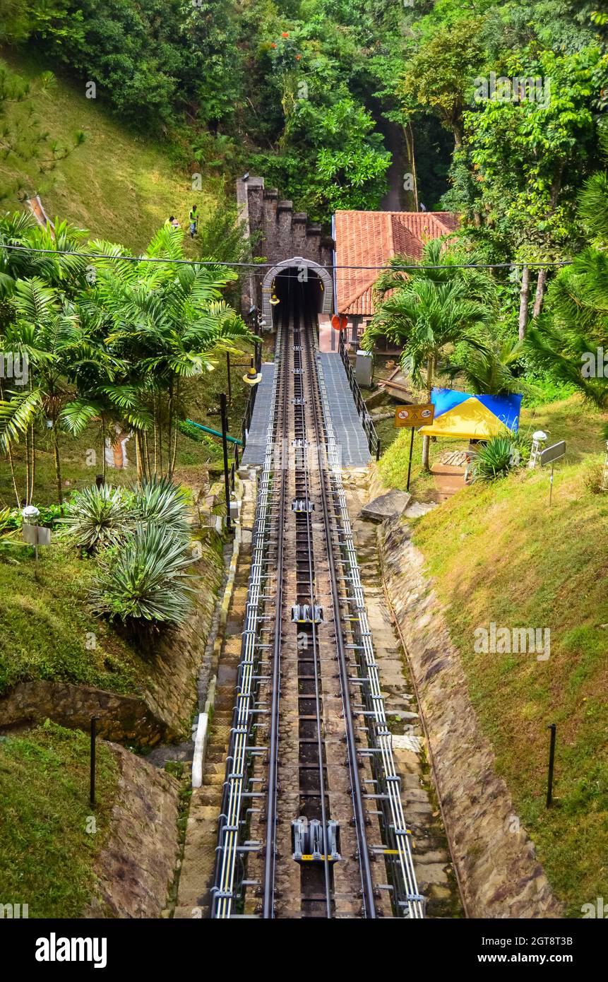 Platform track footbridge architecture hi-res stock photography and ...