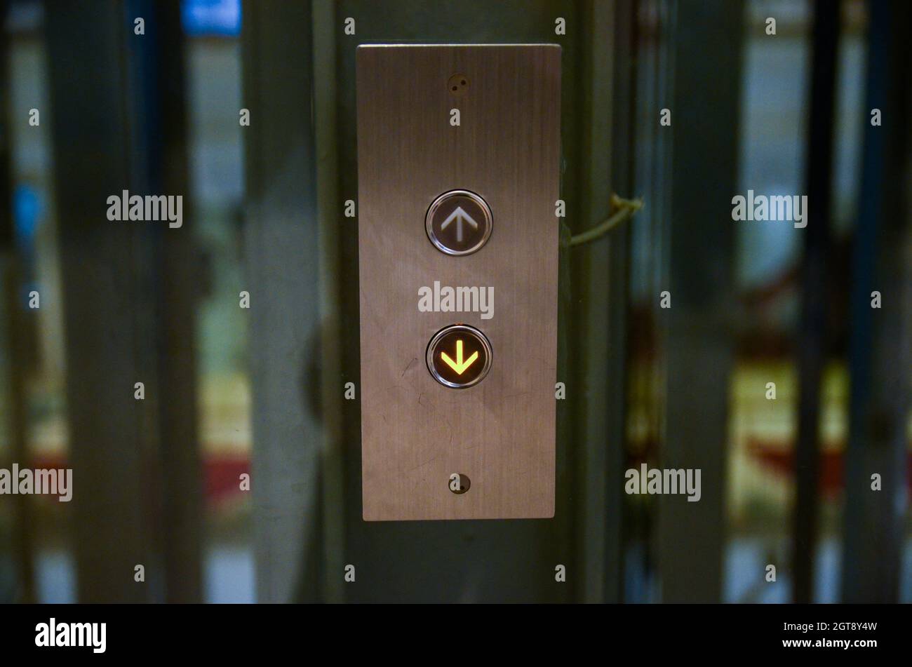 Elevator arrows hi-res stock photography and images - Alamy