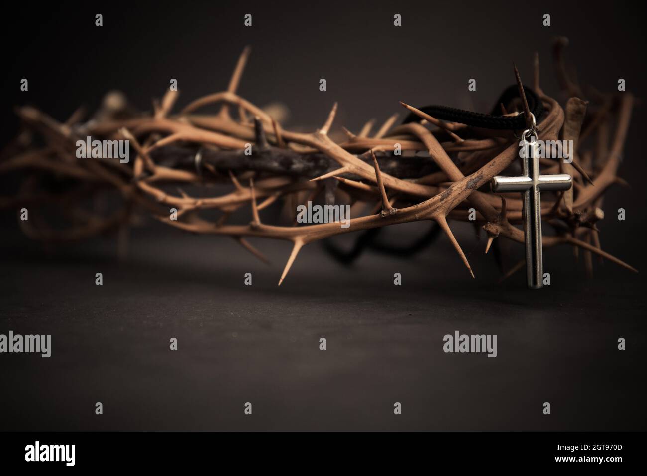 Cross thorn hi-res stock photography and images - Alamy