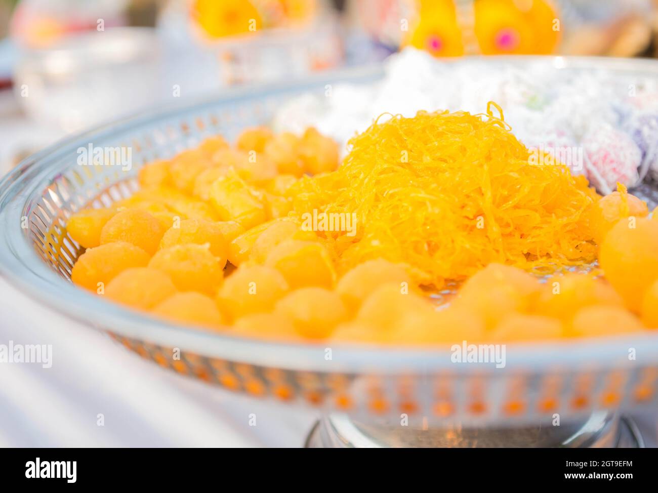 Golden threads thai dessert hi-res stock photography and images - Alamy