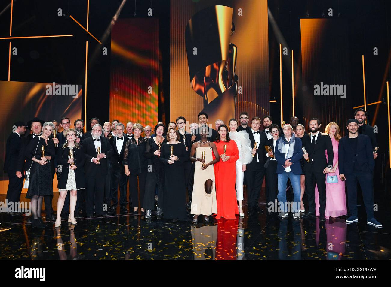 Berlin, Germany. 01st Oct, 2021. The award winners stand together on ...