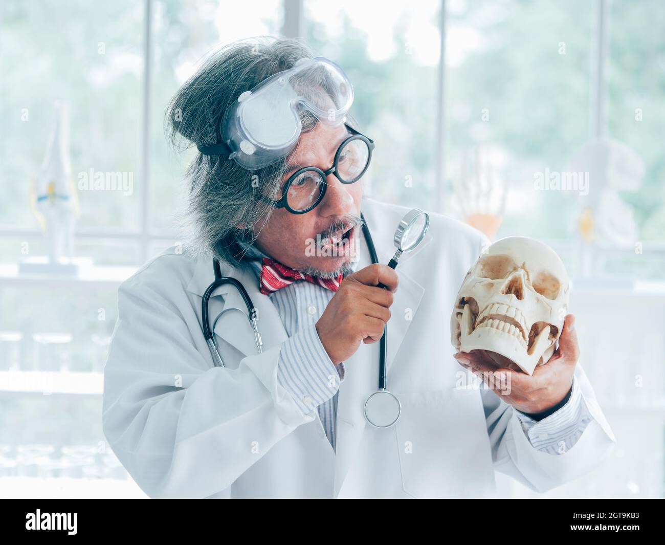 Human skull mouth open hi-res stock photography and images - Alamy