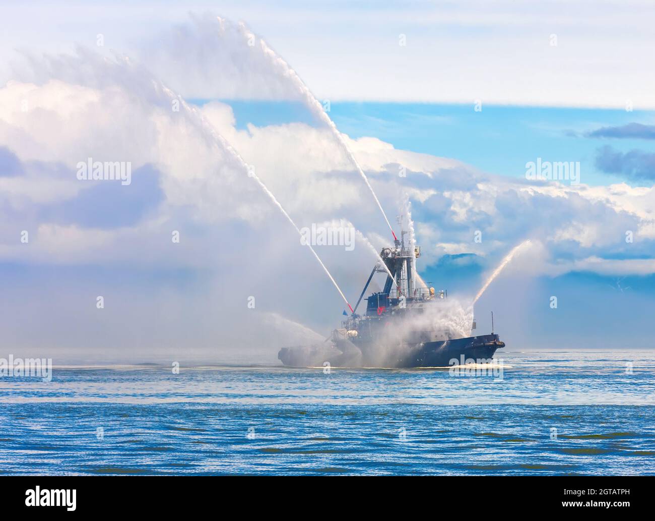 Fire tug boat hi-res stock photography and images - Alamy