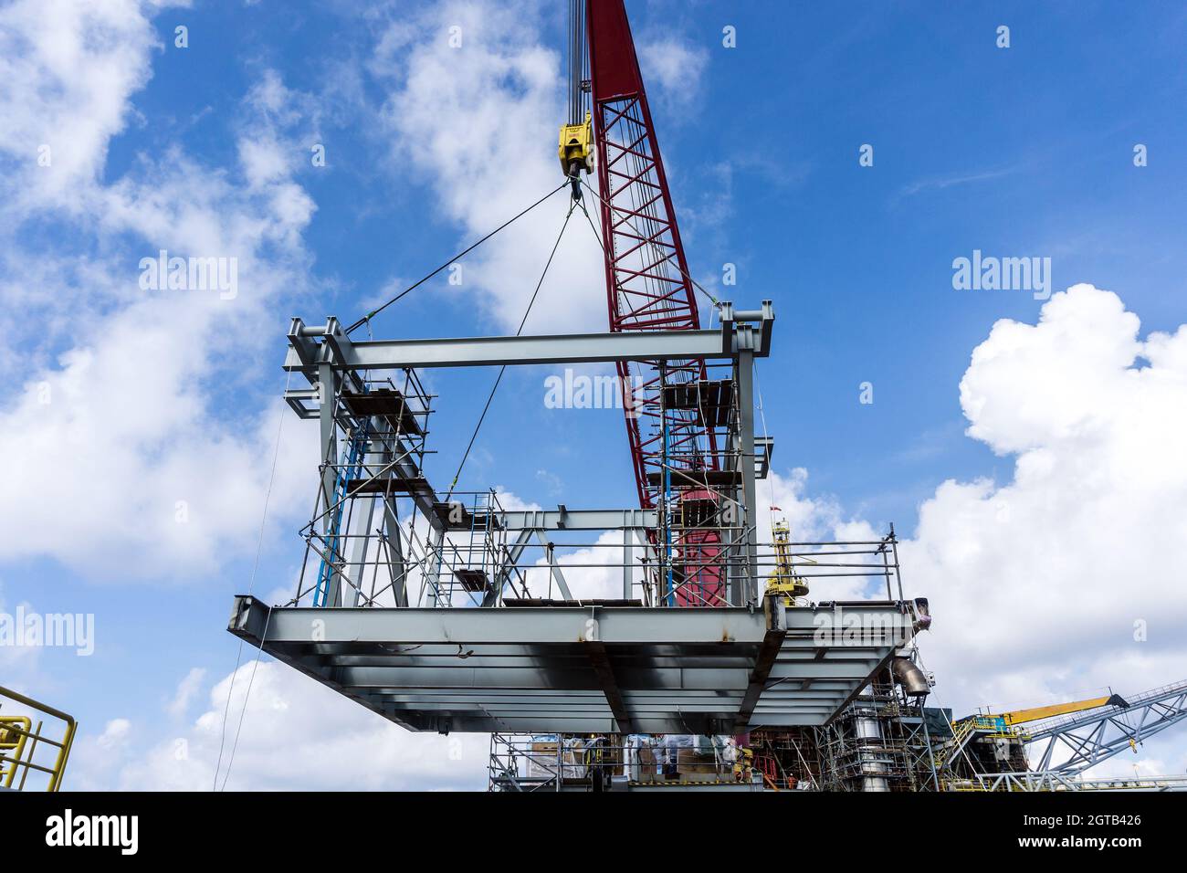 Offshore platform on barge hi-res stock photography and images - Alamy