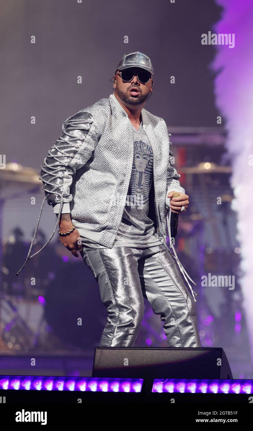 MIAMI, FL - OCTOBER 1: Wisin and Yandel perform during Uforia Mix Live ...