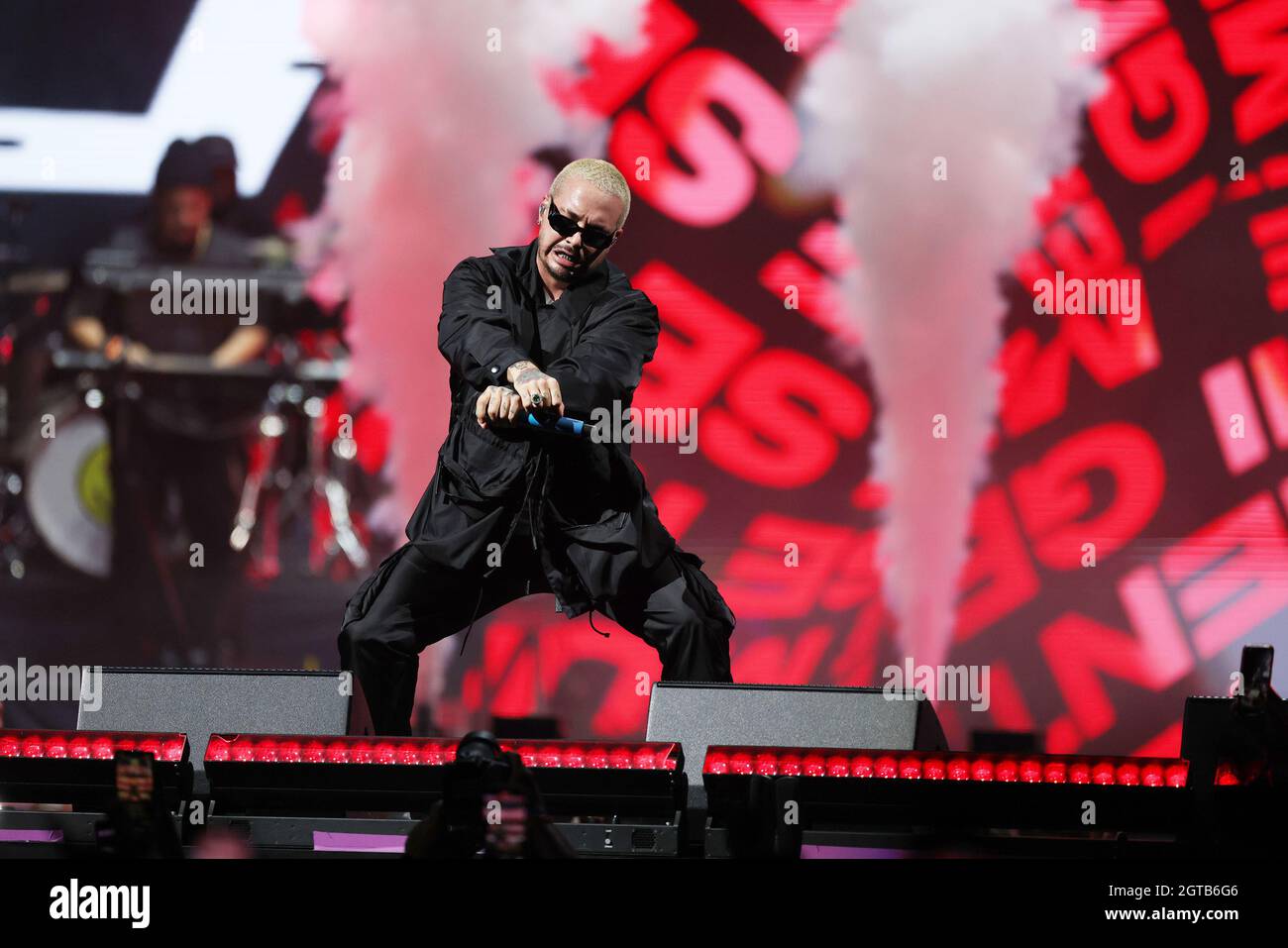 MIAMI, FL - OCTOBER 1: J Balvin performs during Uforia Mix Live 2021 at ...
