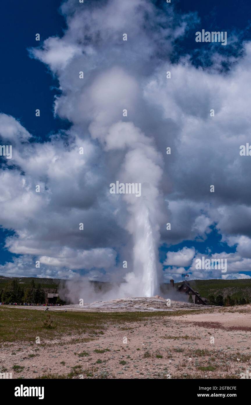 Old faithful geyser warning sign hi-res stock photography and images ...