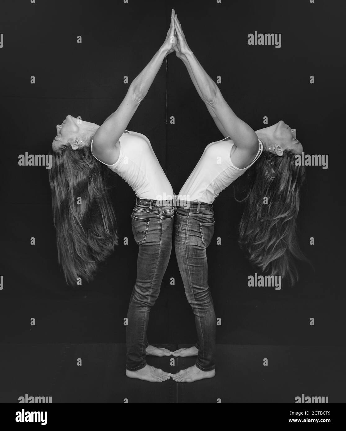 Identical twins black hi-res stock photography and images - Alamy