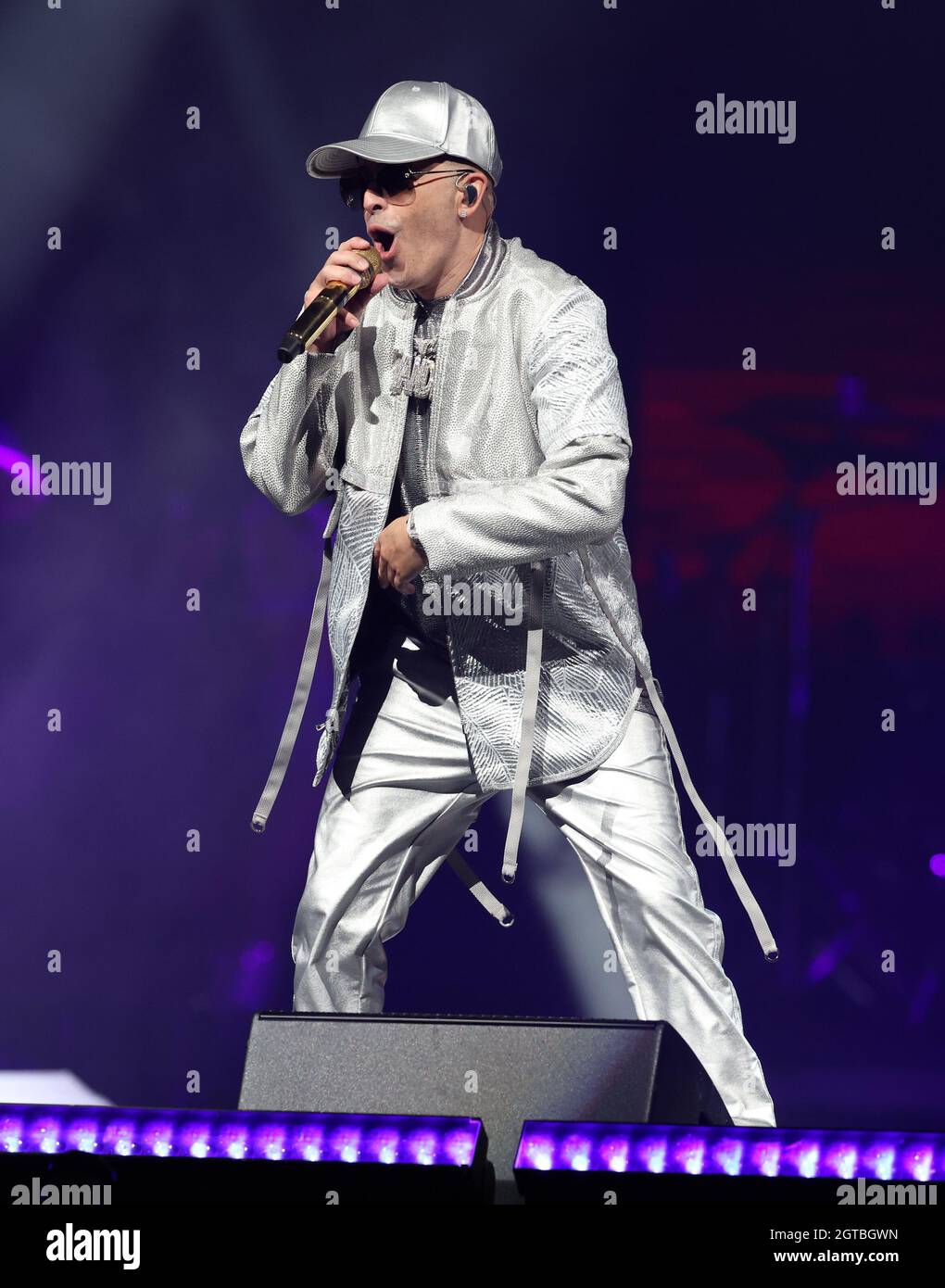 MIAMI, FL - OCTOBER 1: Wisin and Yandel perform during Uforia Mix Live ...