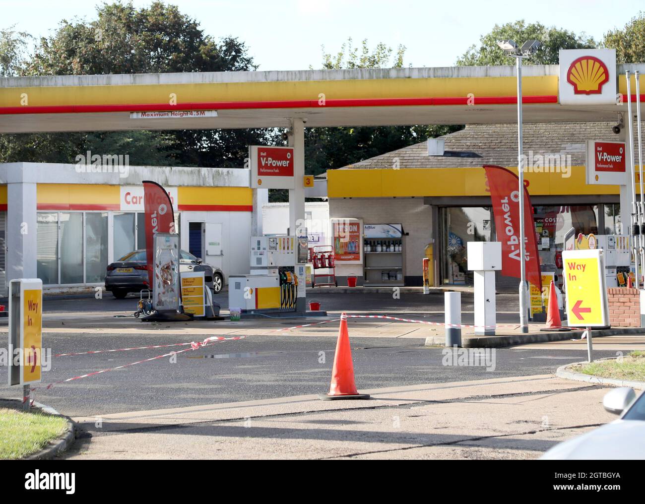 Demand shell hi-res stock photography and images - Alamy