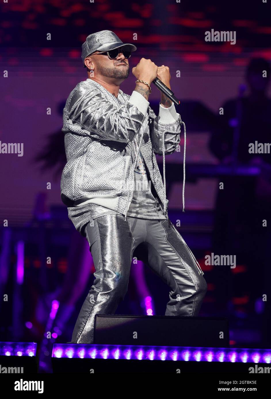 MIAMI, FL - OCTOBER 1: Wisin and Yandel perform during Uforia Mix Live ...