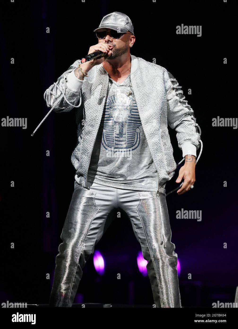 MIAMI, FL - OCTOBER 1: Wisin and Yandel perform during Uforia Mix Live 2021 at FTX Arena on ...