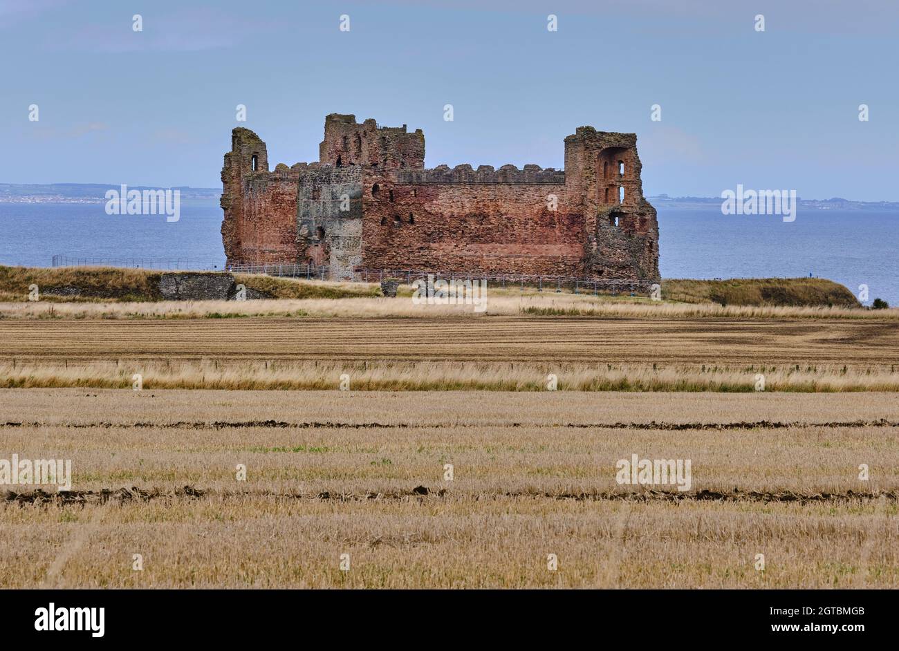 Historic scottish castles hi-res stock photography and images - Alamy