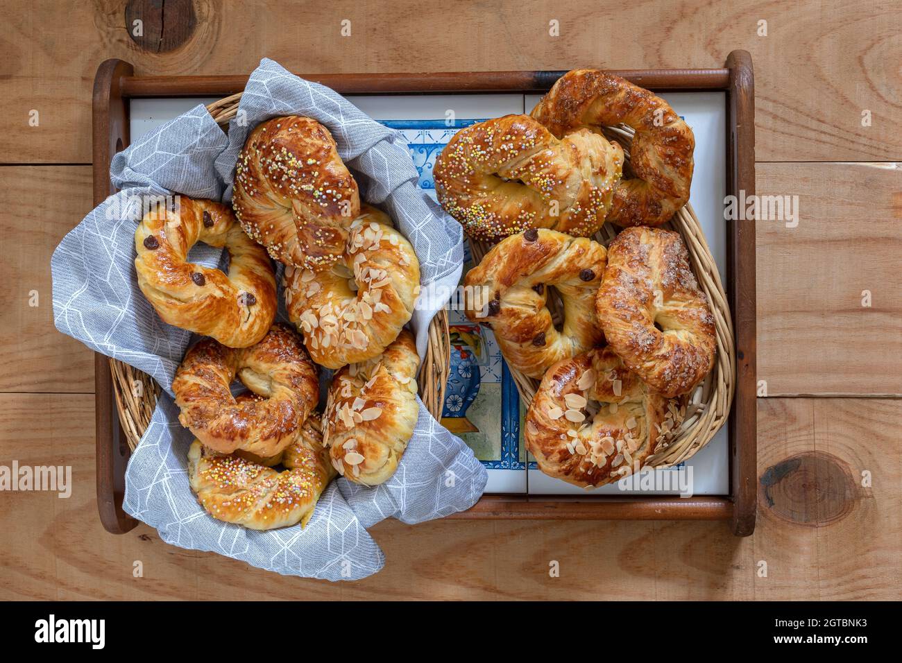 Arab bread tray hi-res stock photography and images - Alamy