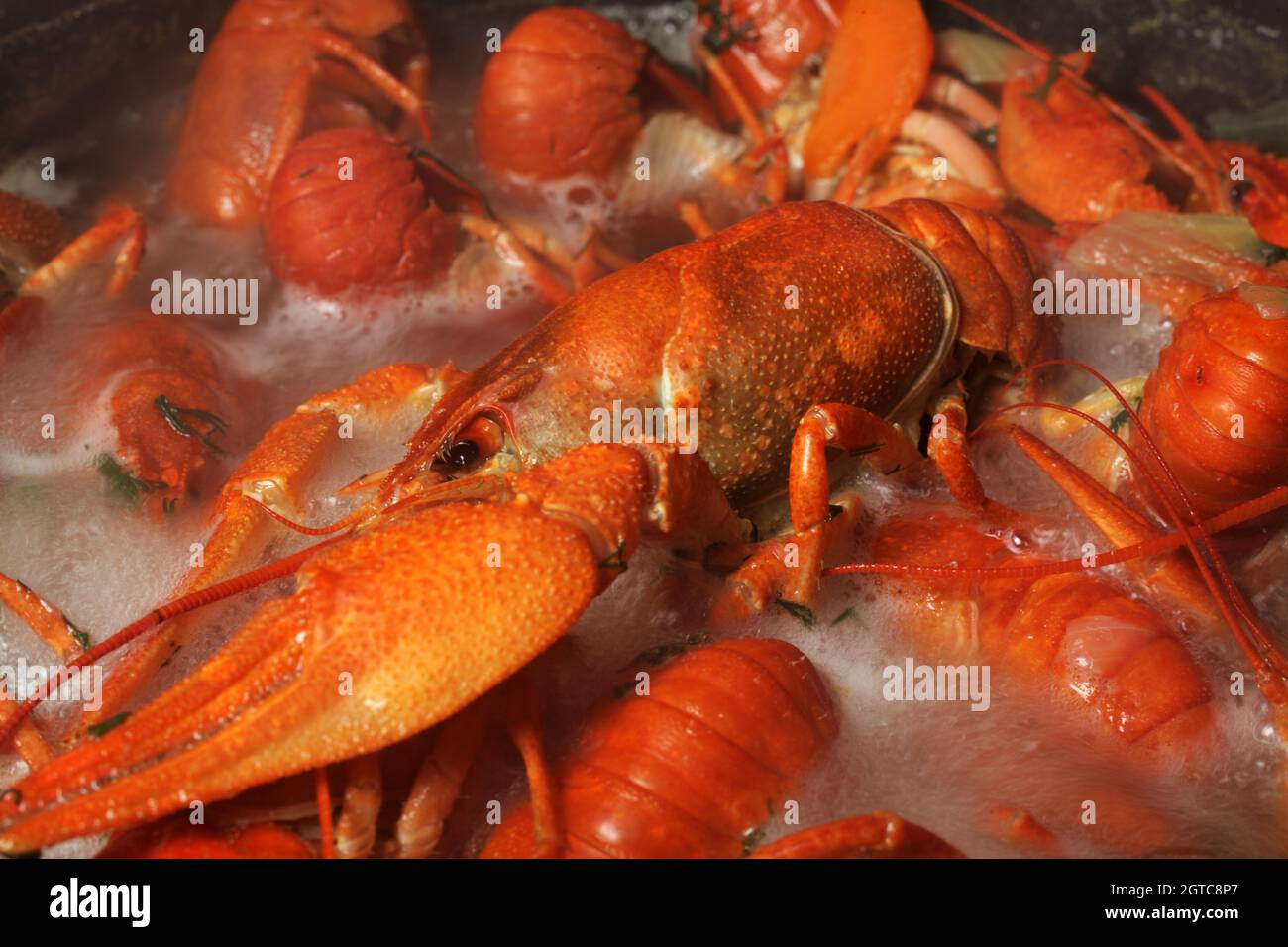 Crawfish boiling hi-res stock photography and images - Alamy