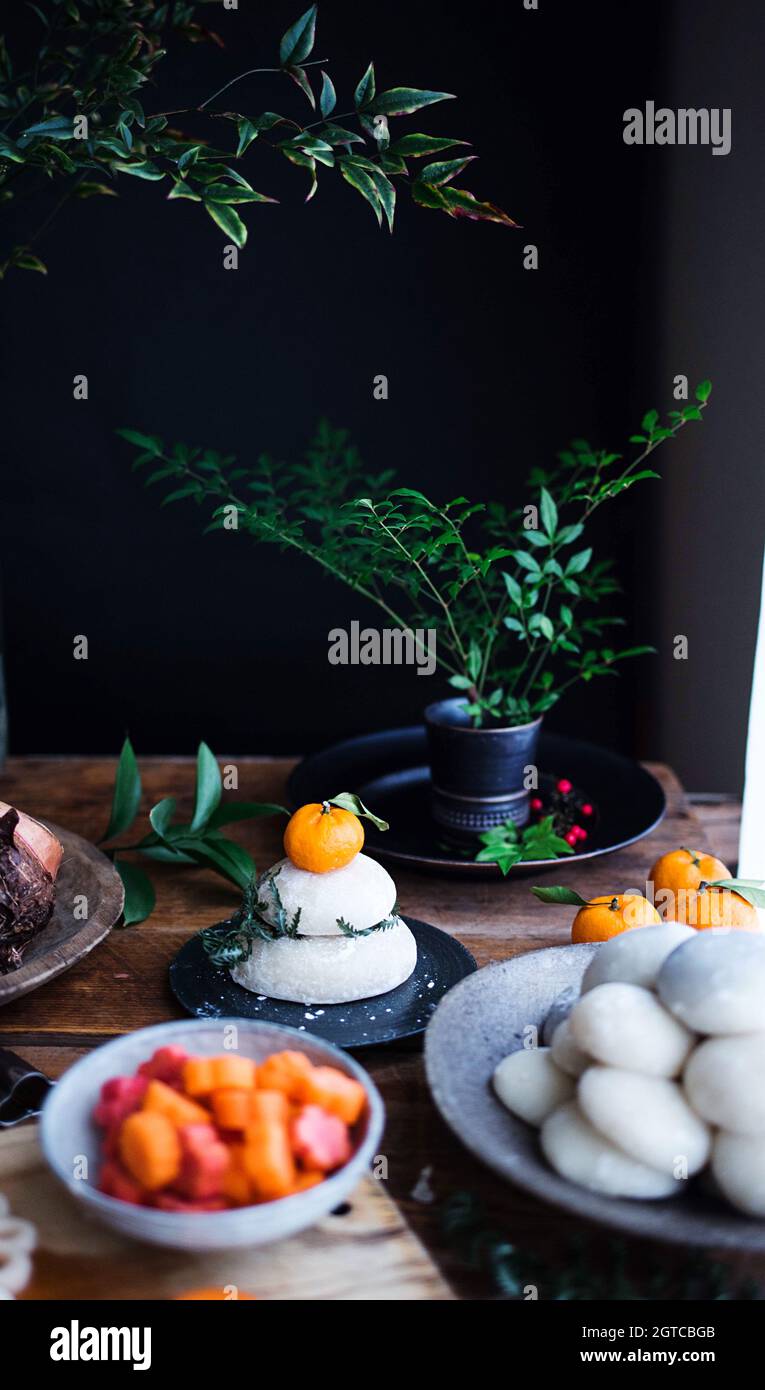 Kagamimochi hi-res stock photography and images - Alamy