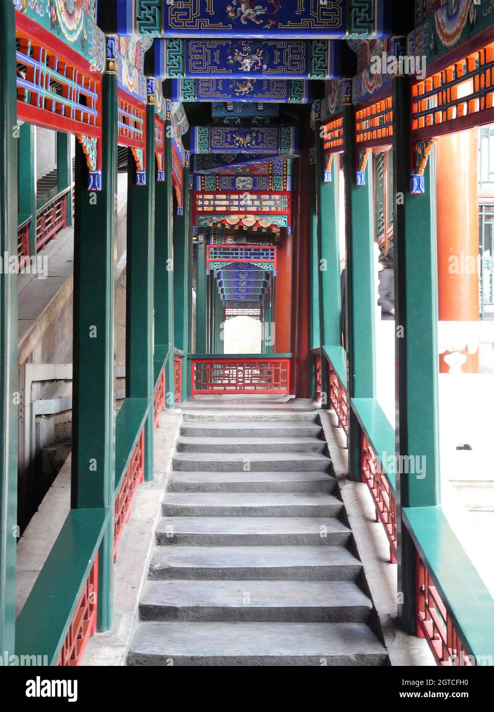Infinite corridor hi-res stock photography and images - Alamy
