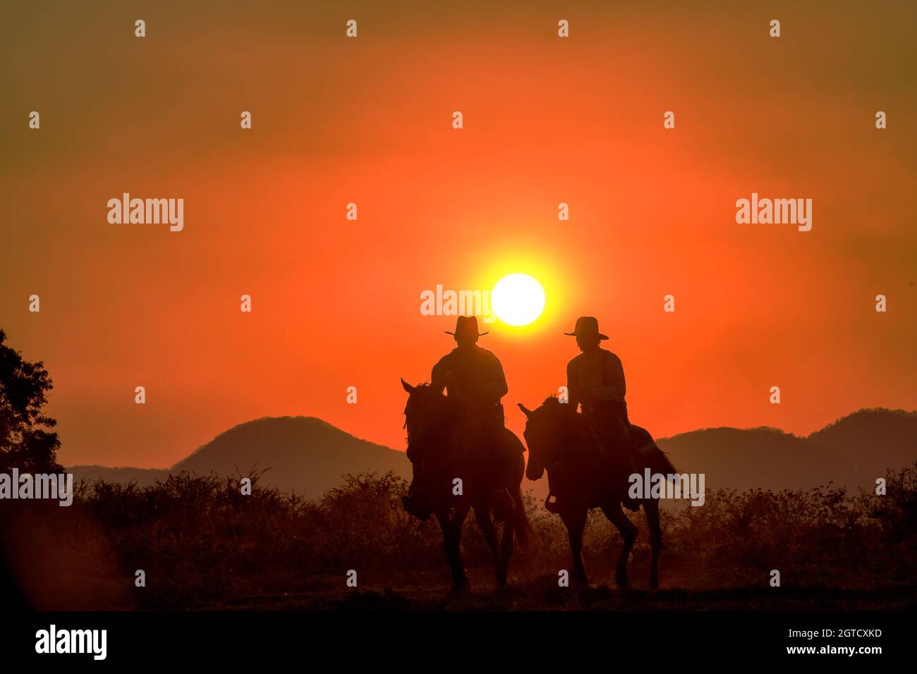 Wild west riding sunset hi-res stock photography and images - Alamy