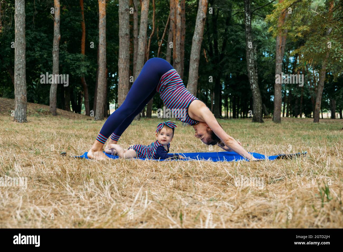 Outdoor gym in parks hi-res stock photography and images - Alamy