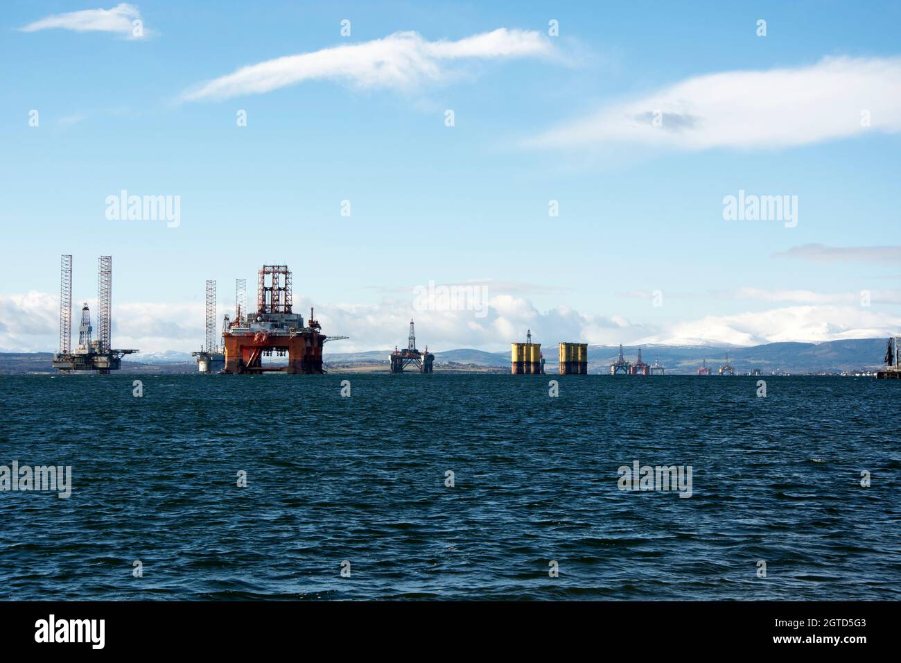 Oil rigs north sea hi-res stock photography and images - Alamy