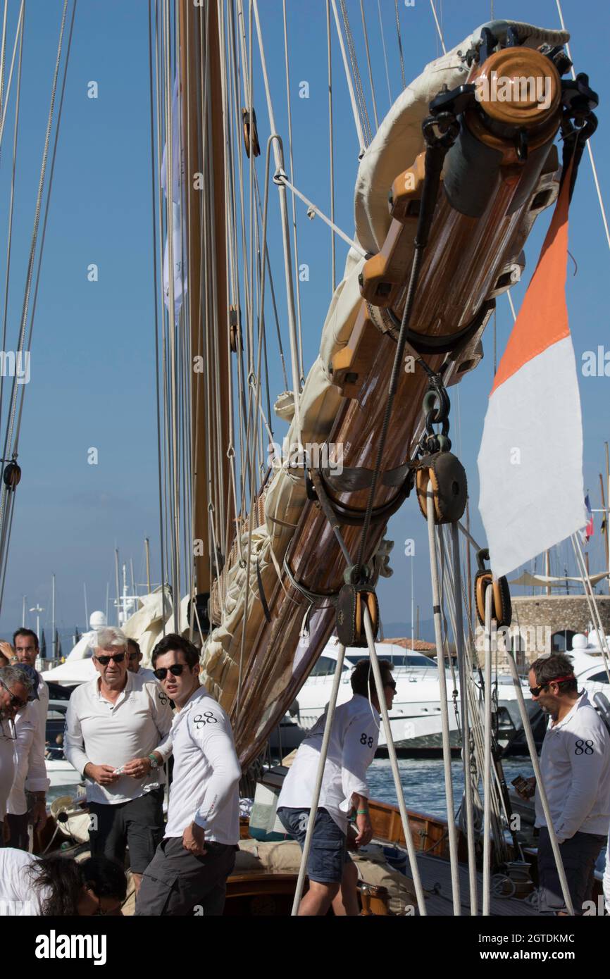 Classics sailboats hi-res stock photography and images - Alamy