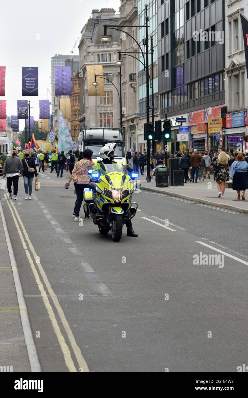 Metropolitan Police, Oxford Street, West end, London, United Kingdom ...