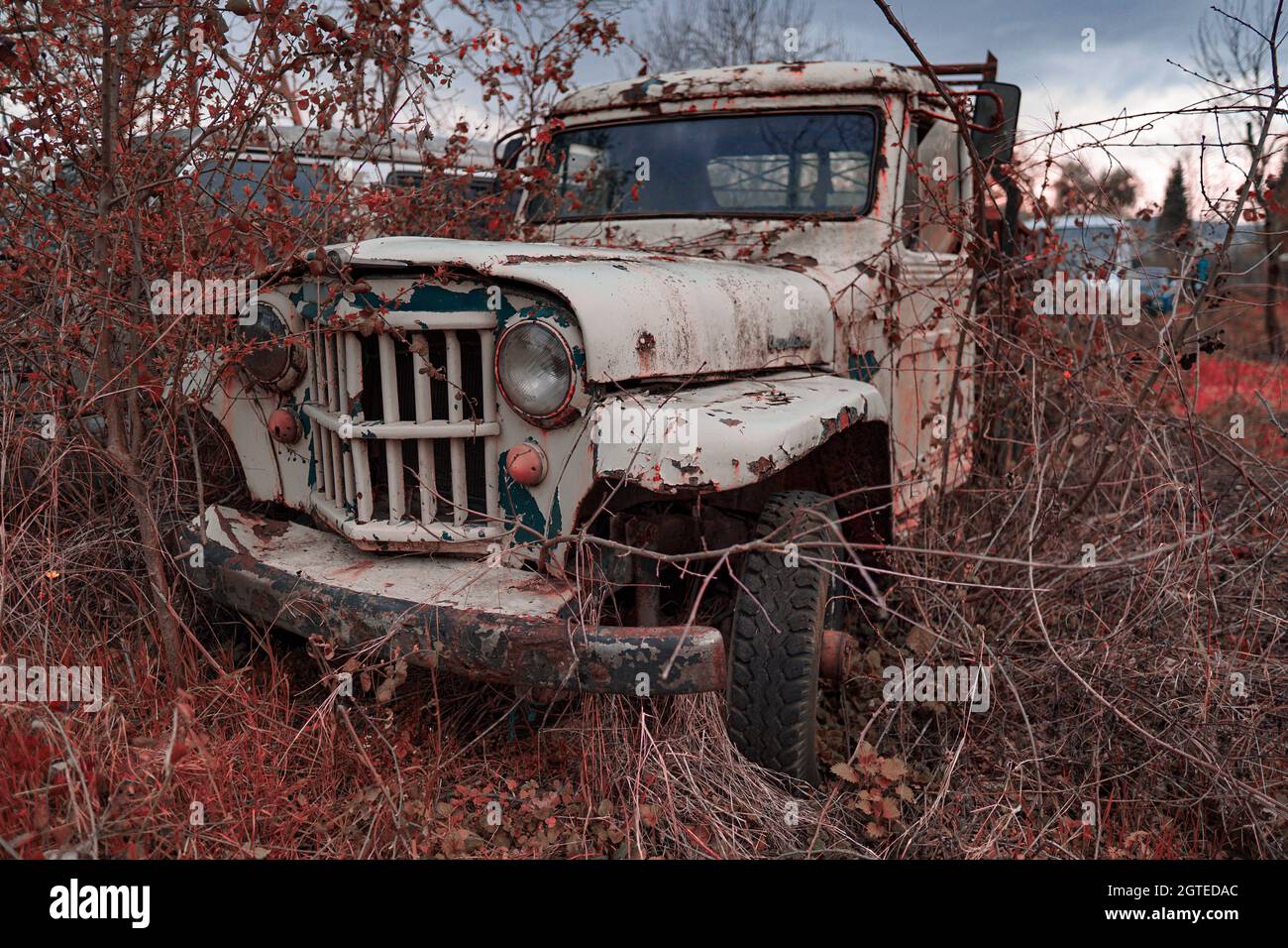 Rundown jeep hi-res stock photography and images - Alamy