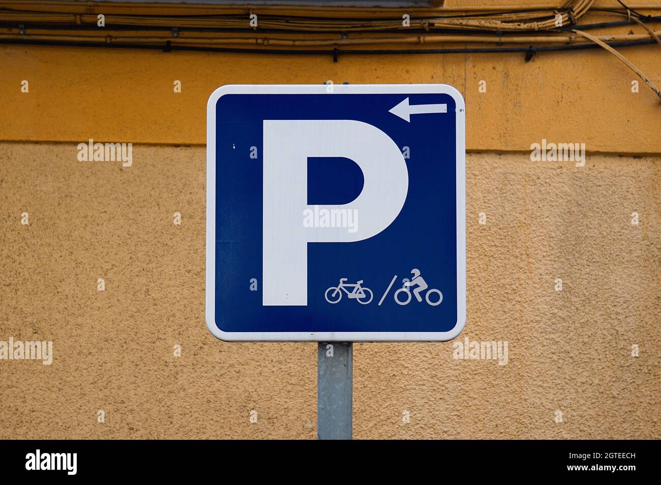 Traffic sign no parking cycle hi-res stock photography and images - Alamy