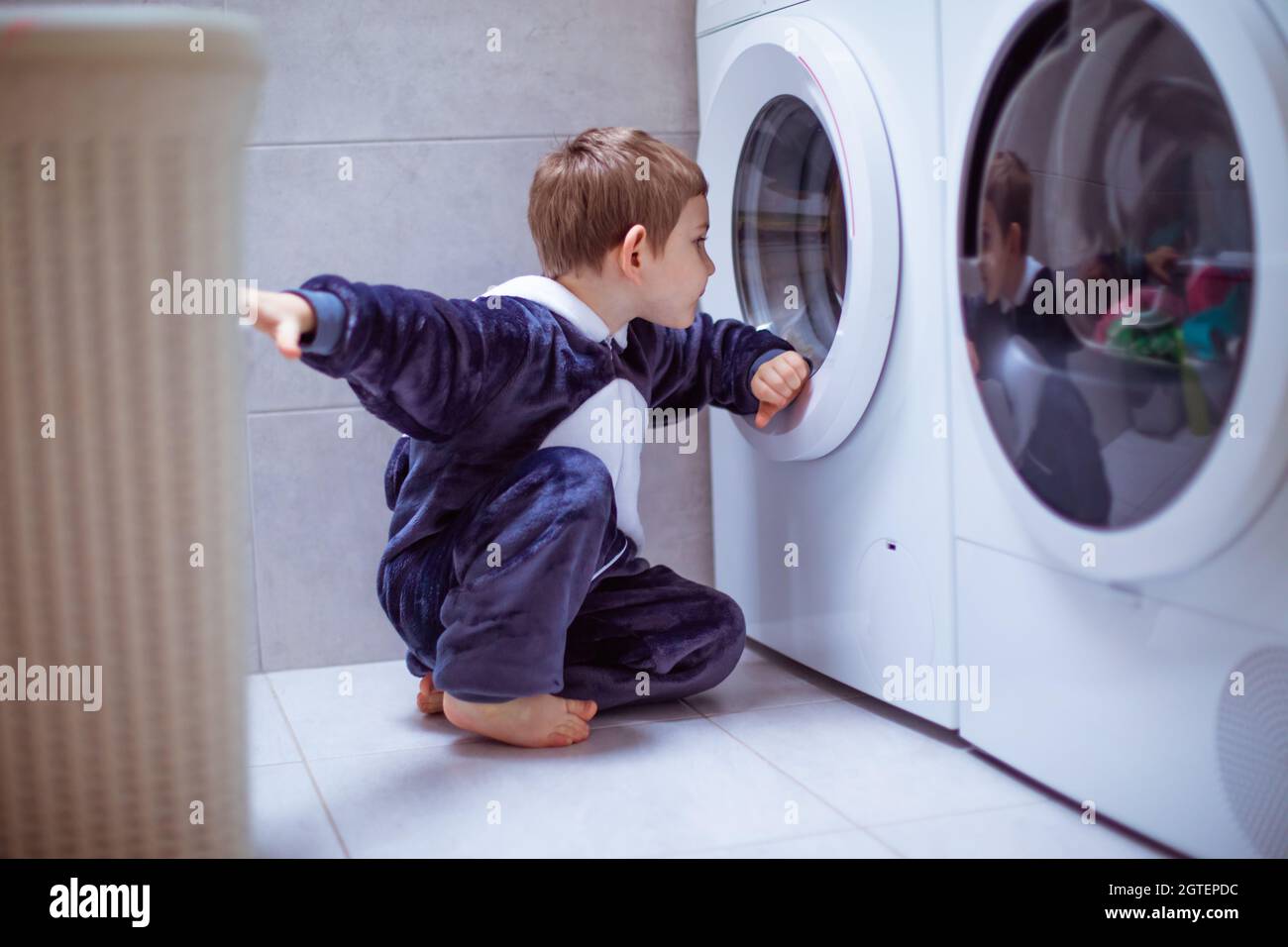 Person of interest the machine hi-res stock photography and images - Alamy