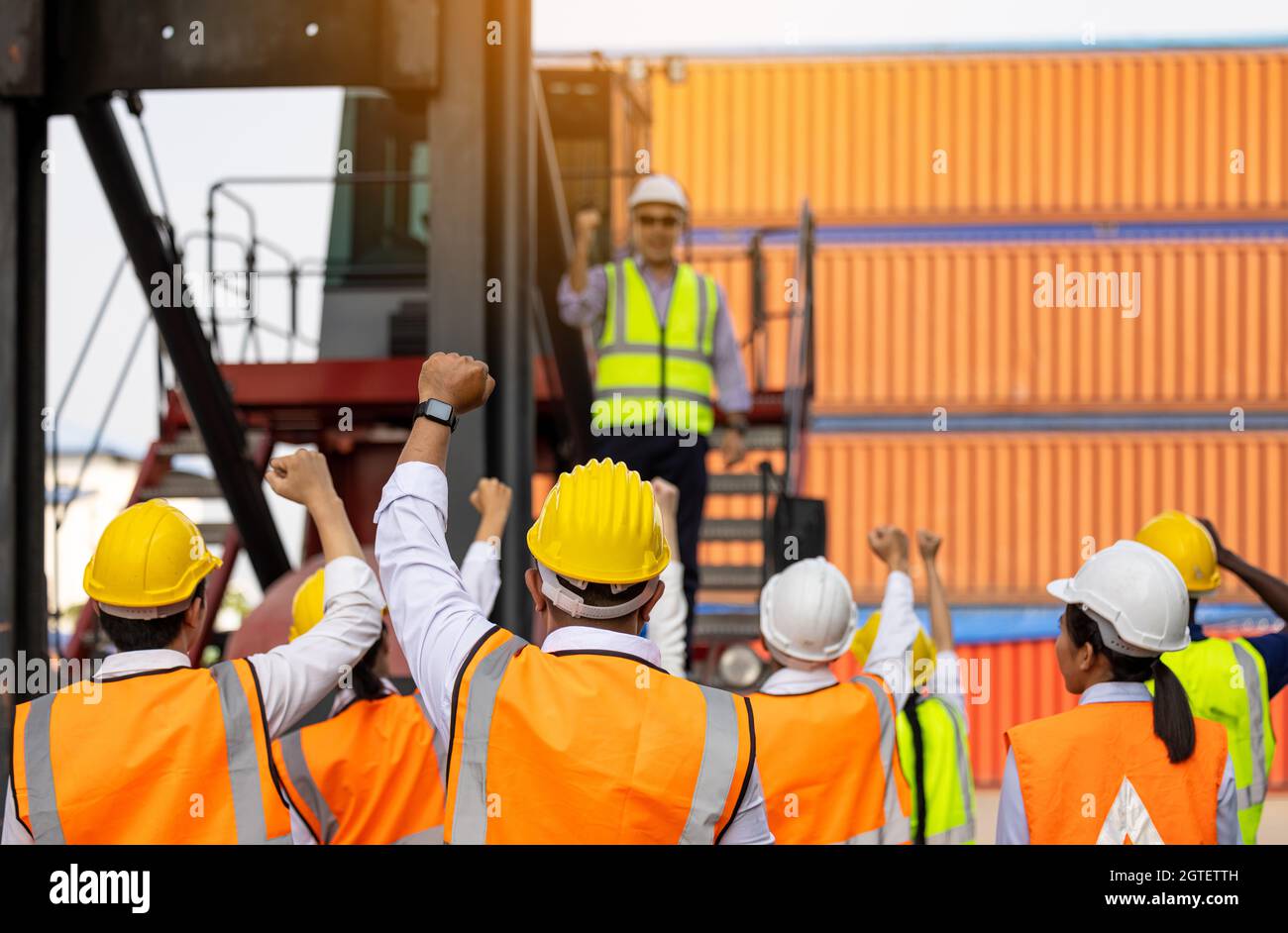 Black female clapping hands hi-res stock photography and images - Alamy