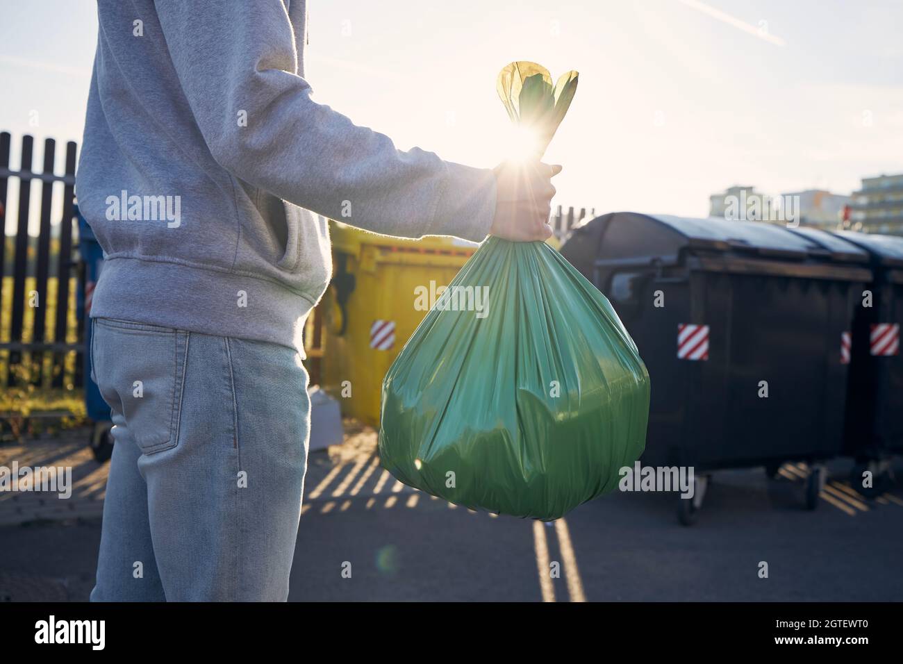Rubbish hand hi-res stock photography and images - Alamy