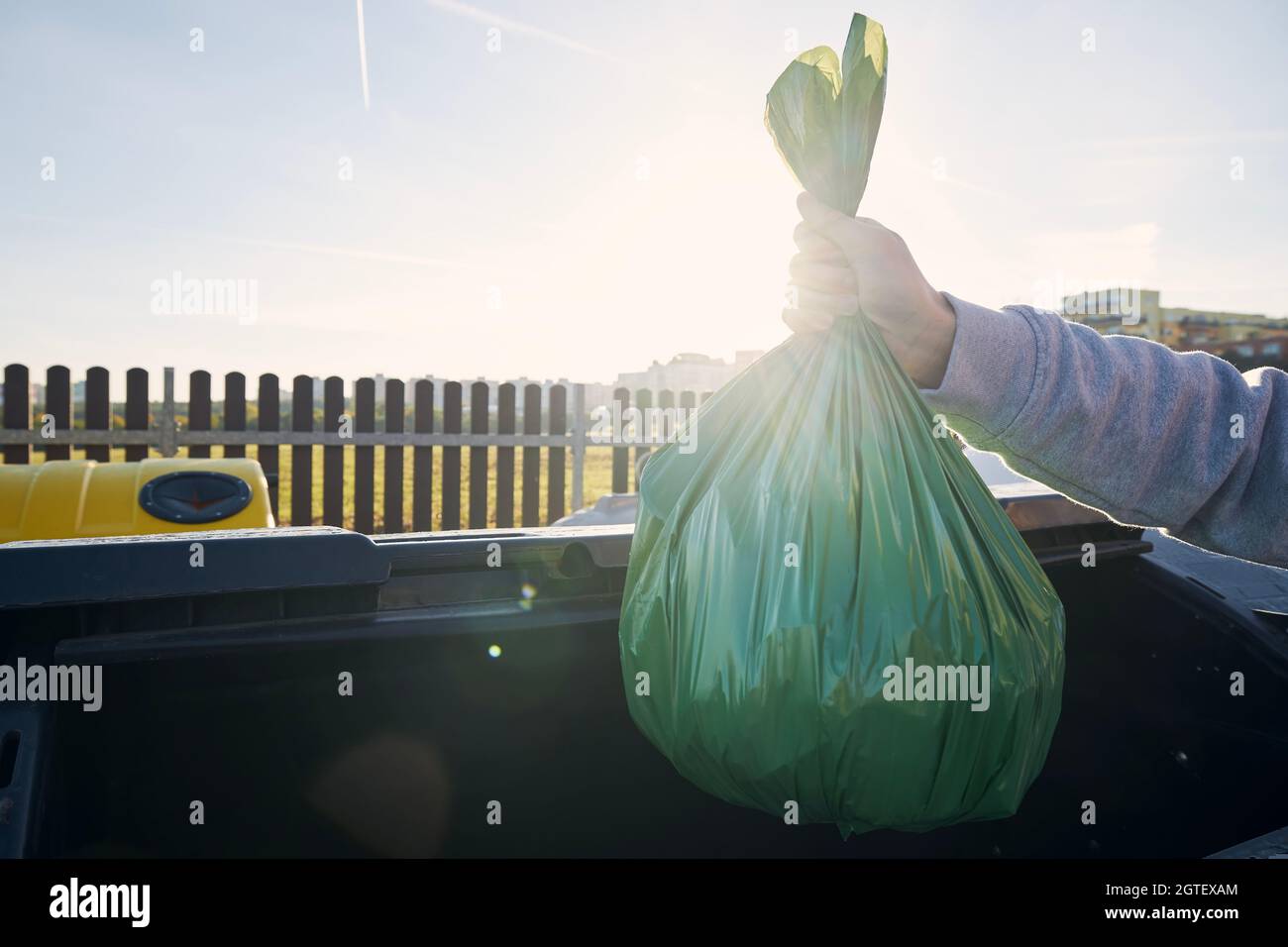 Rubbish hand hi-res stock photography and images - Alamy