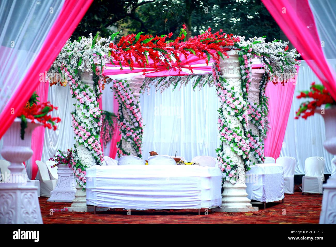 Wedding Mandap High Resolution Stock Photography and Images - Alamy