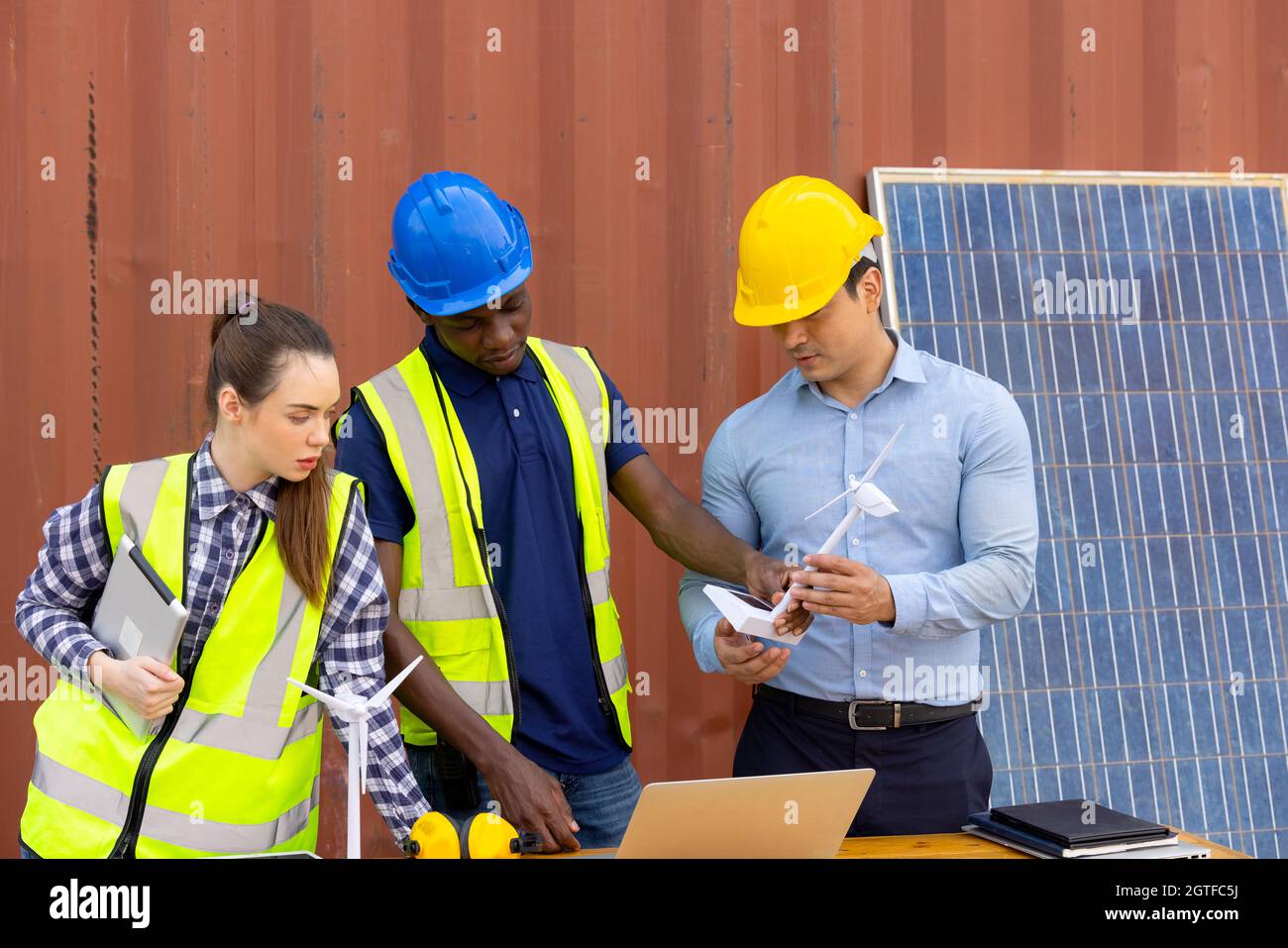 Young black women panel hi-res stock photography and images - Alamy