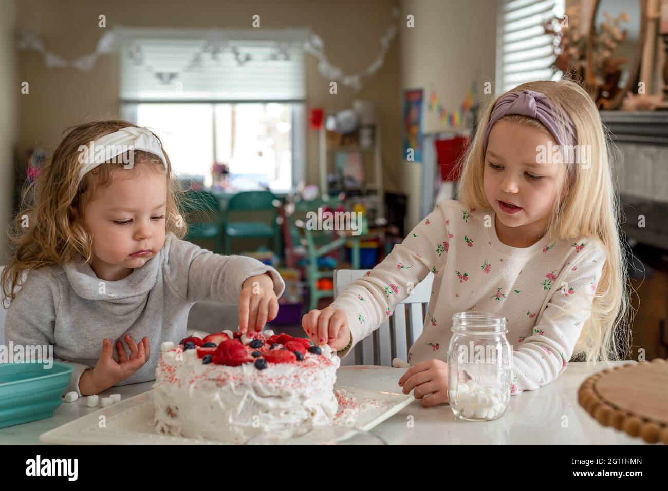 Girl's eating birthday cake hi-res stock photography and images - Alamy