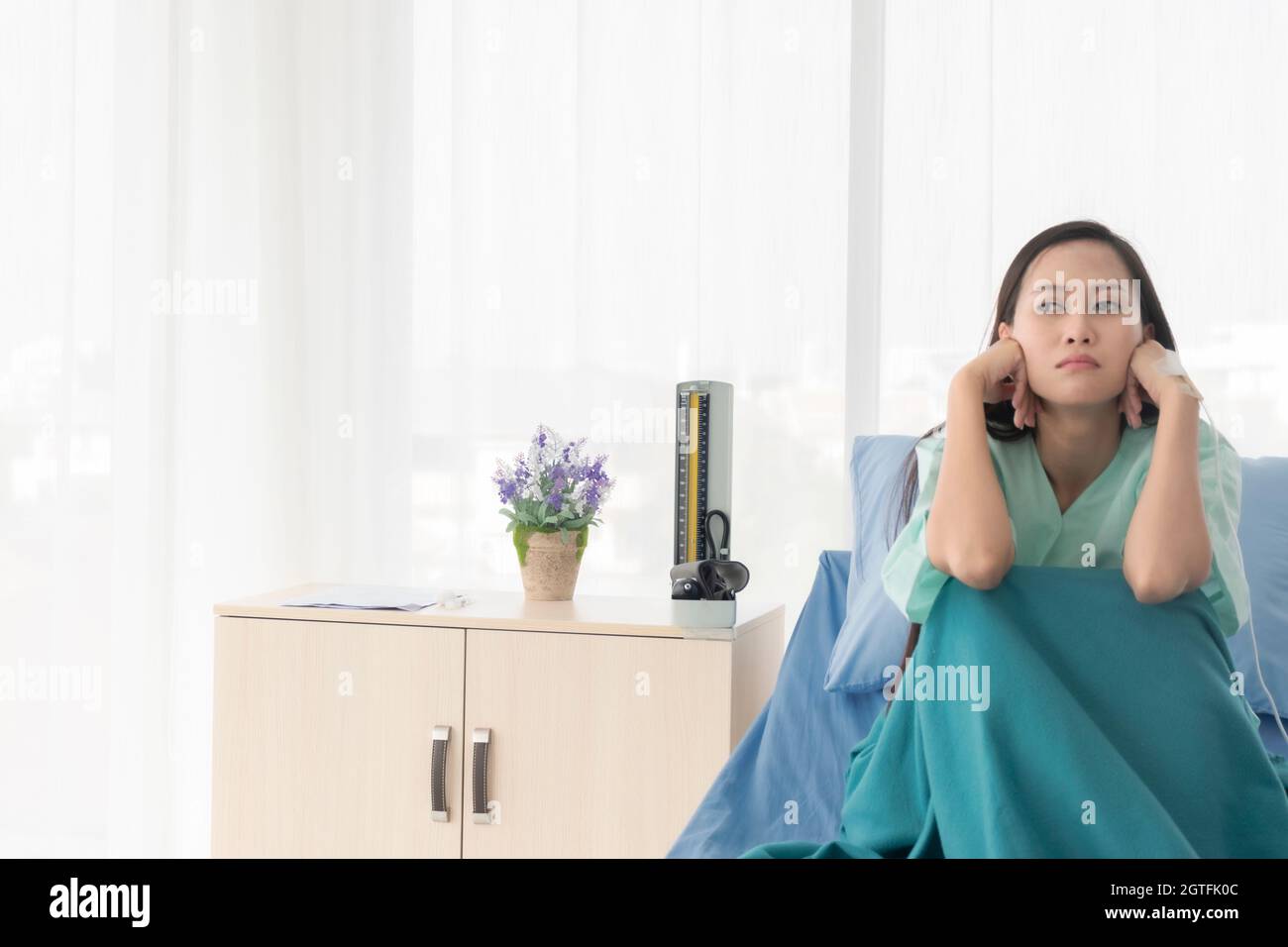 Bored person in hospital bed hi-res stock photography and images - Alamy