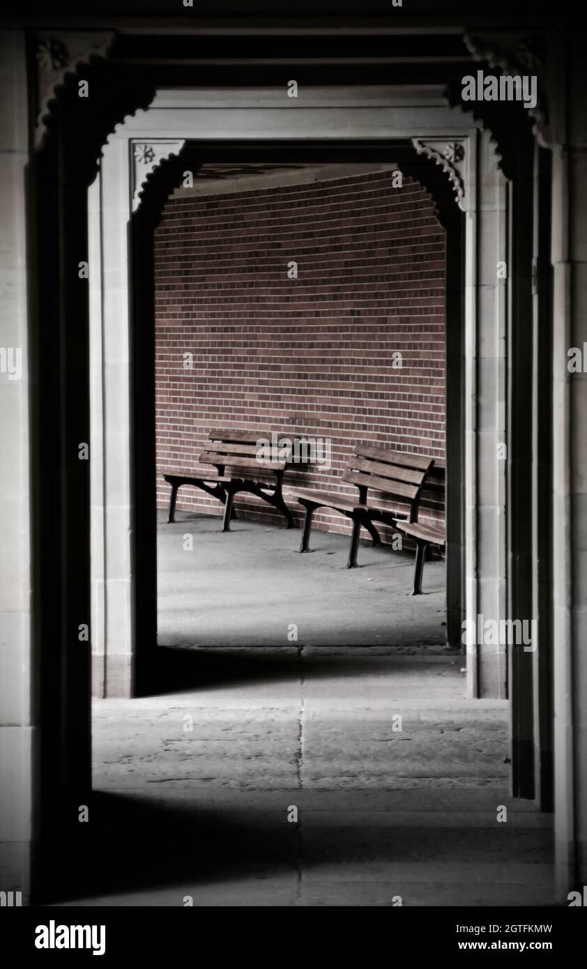 Empty bank building hi-res stock photography and images - Alamy