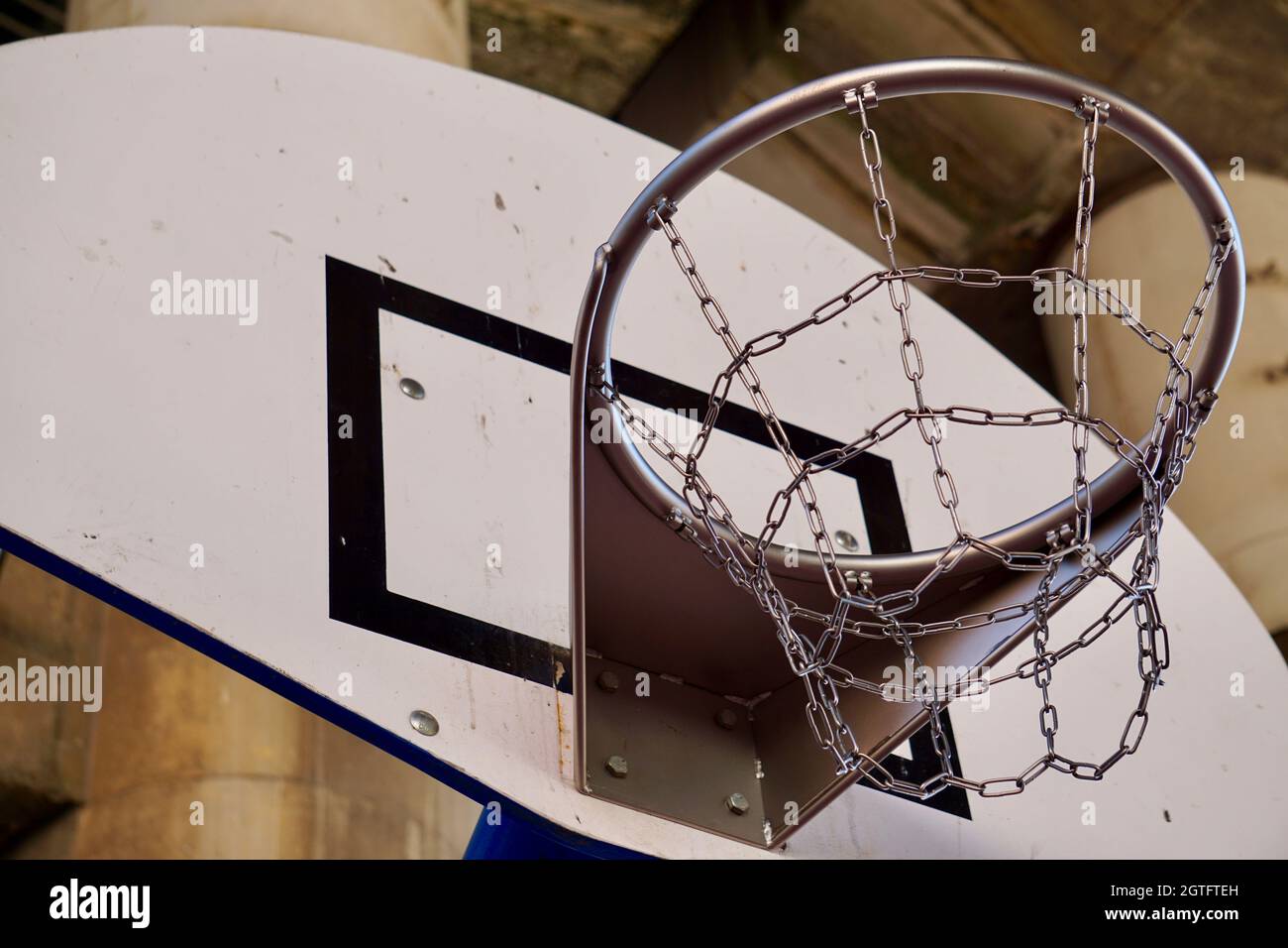 Basketball hoop broken net hi-res stock photography and images - Alamy