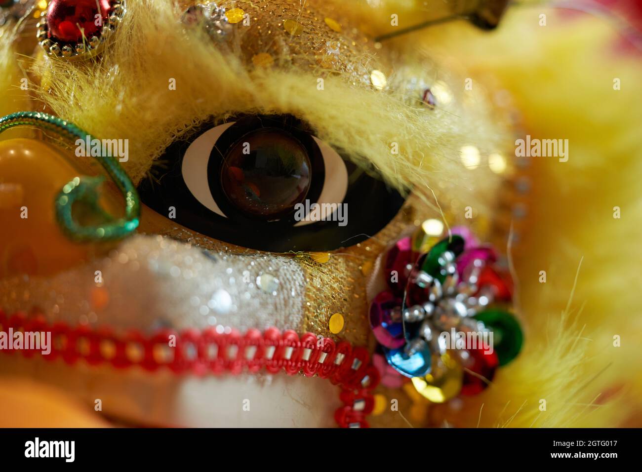 Chinese lion puppet hi-res stock photography and images - Alamy