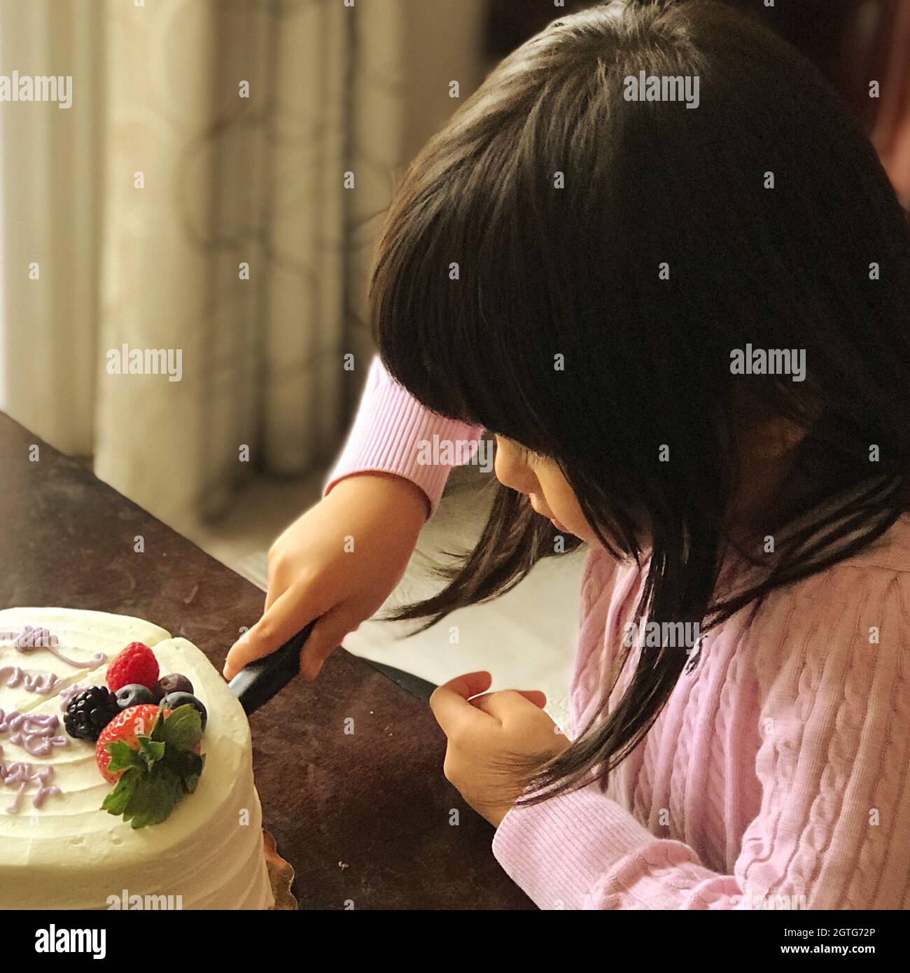 Black girl cutting cake birthday hi-res stock photography and images ...