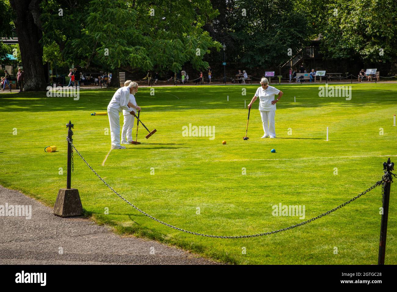 People playing crocket Stock Photo - Alamy