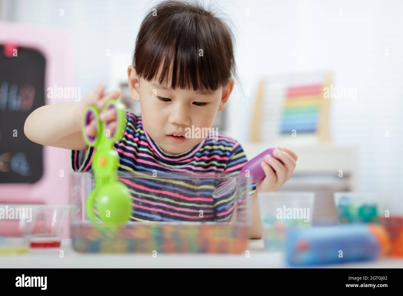 Home science experiments hi-res stock photography and images - Alamy