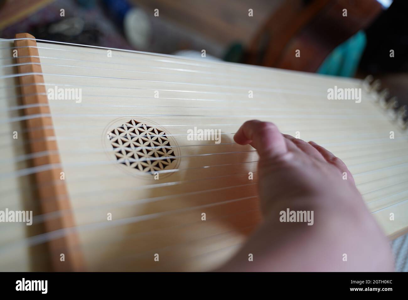 Monochord hi-res stock photography and images - Alamy