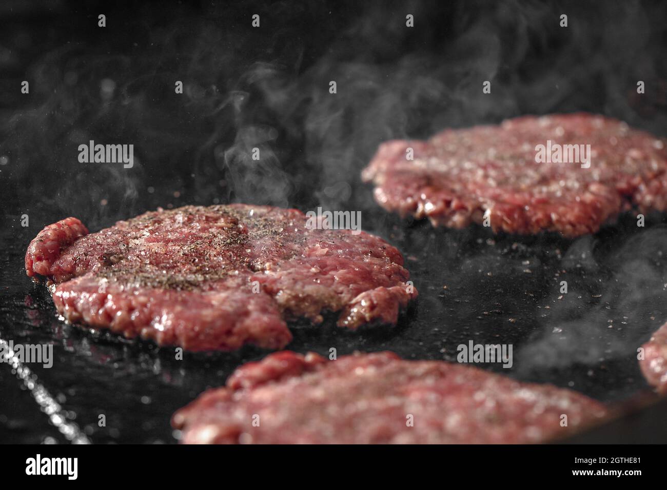 Burnt food bbq burger hi-res stock photography and images - Alamy