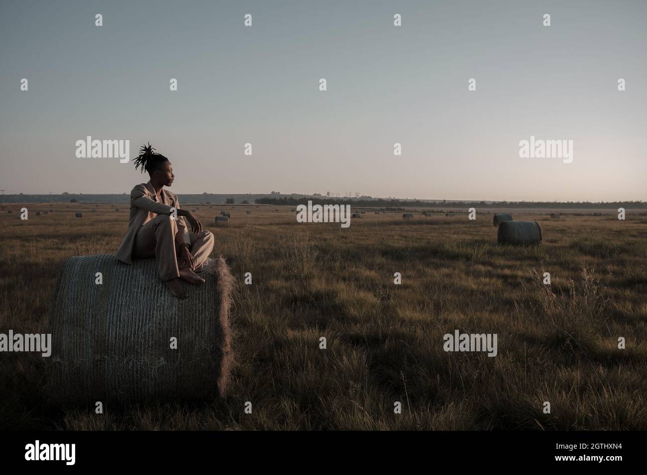 Man sitting on hay bale hi-res stock photography and images - Alamy