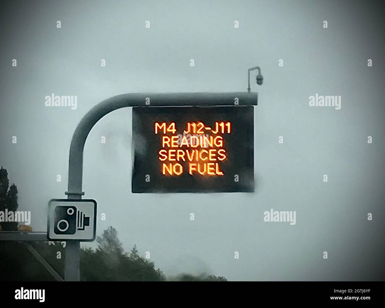 Non Exclusive: ***NO MAIL ONLINE UNLESS AGREED***Fuel crisis deepens as ...